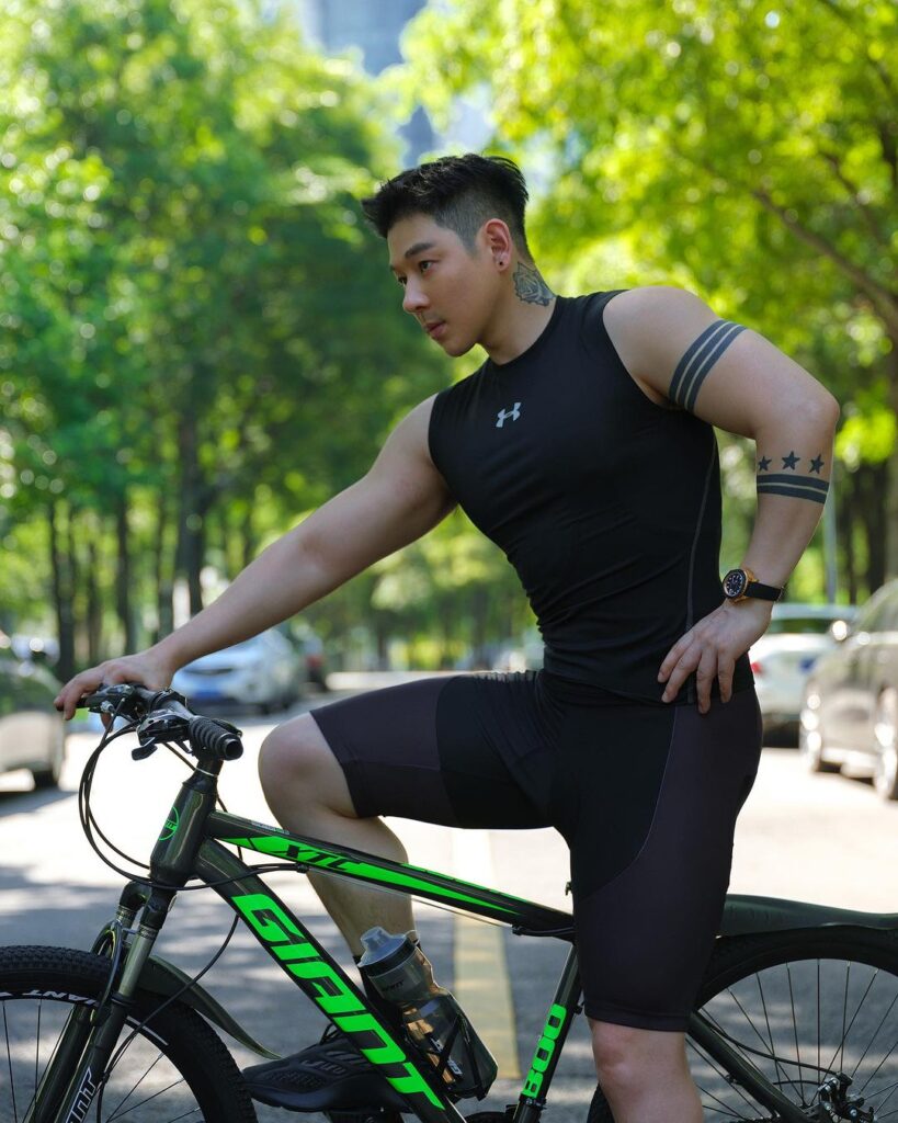 shine deng หล่อหมื่นลี้ นายแบบมาดเข้ม จากแดนมังกร พร้อมเกี่ยวใจสาว