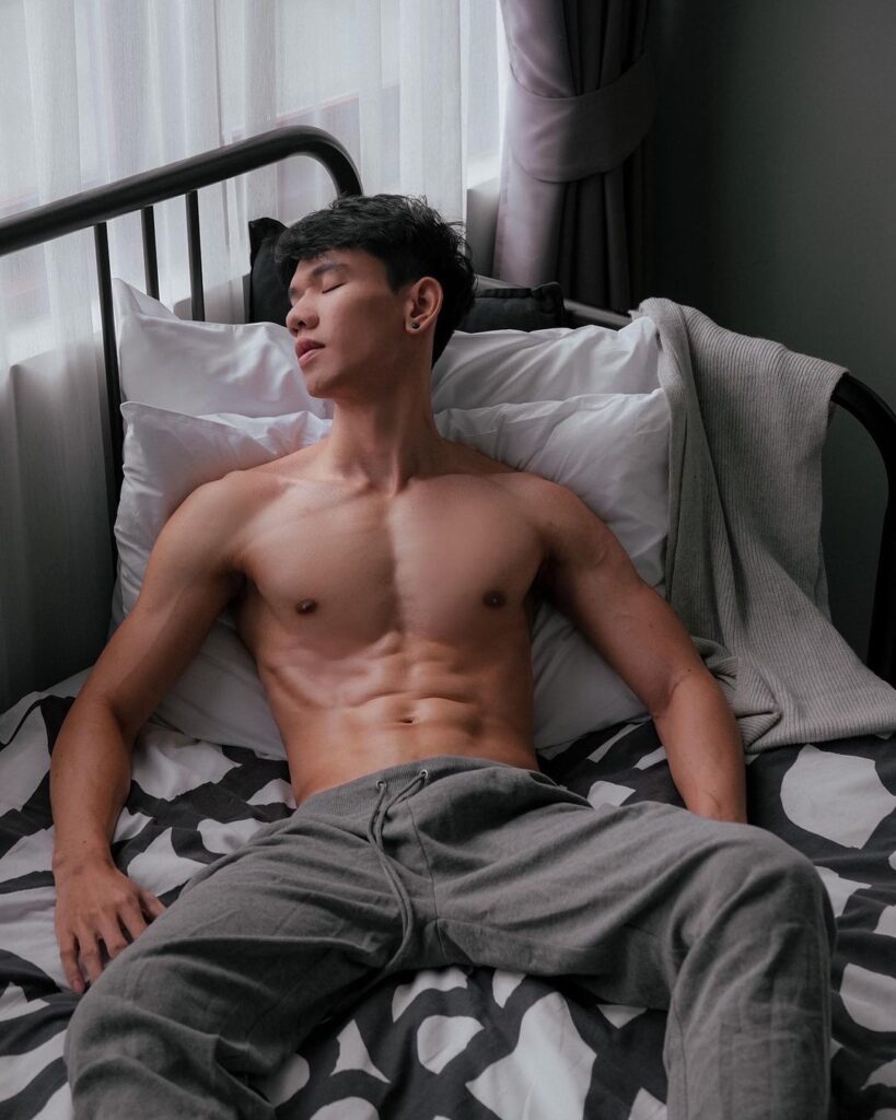 อั้ม ชนินท์ พกข้าวหลามลำใหญ่ ถ่ายแบบเซ็กซี่ได้ใจสาว